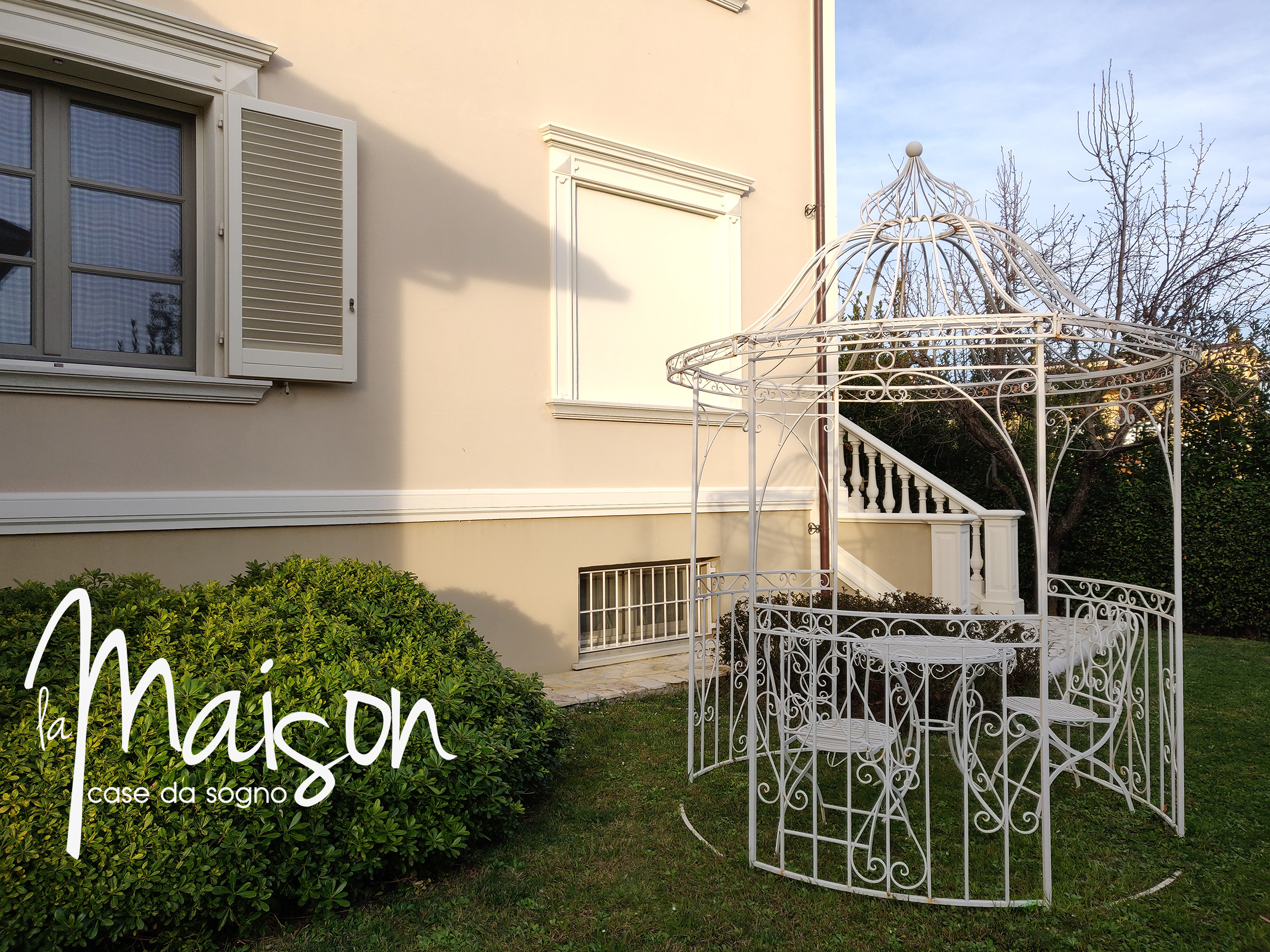 MONTALE PISTOIA MONTEMURLO PRATO VENDESI VILLA LIBERA SU QUATTRO LATI ...