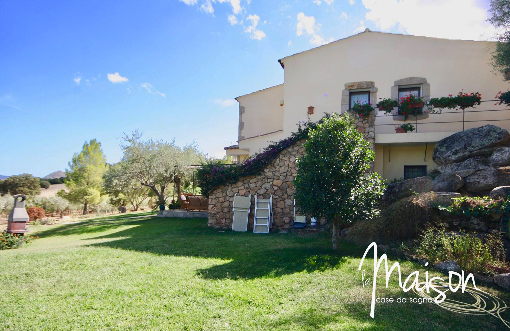 VENDESI VILLA CON PISCINA OLBIA SARDEGNA LUXURY REAL ESTATE VILLA FOR ...