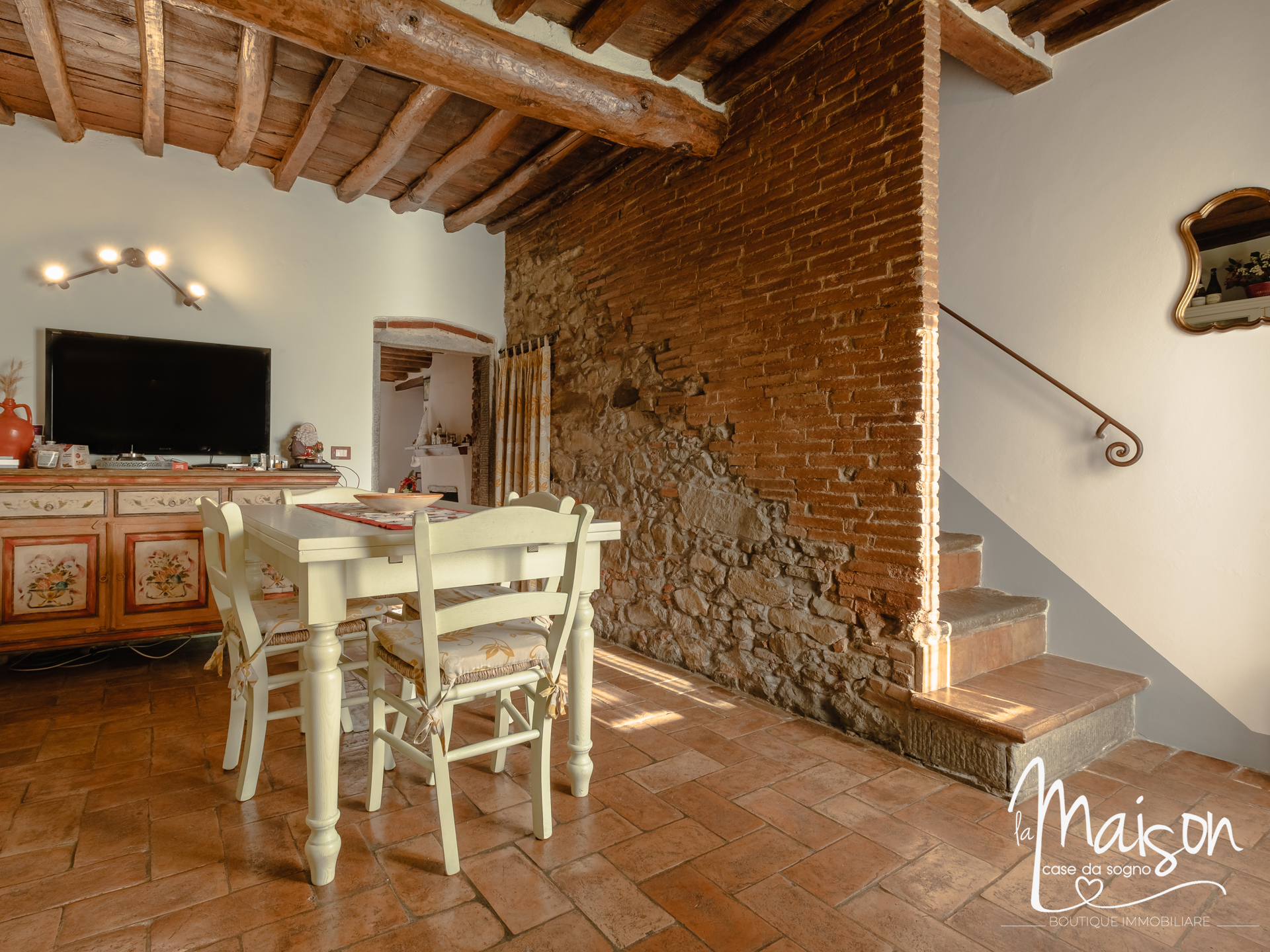 VENDESI TERRATETTO IN PIETRA STILE RUSTICO IN VENDITA FOGNANO MONTALE ...